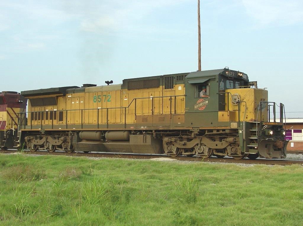 CNW 8572